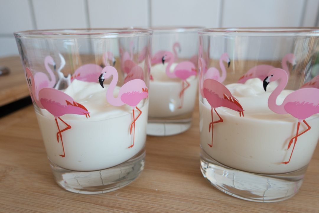 Gesunder Protein Joghurt mit Mango Topping - DreamteamFitness